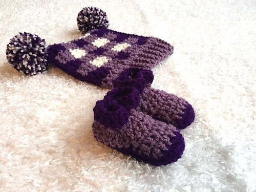 Ravelry: Gingham Noggin and Toes Set pattern by Sheila Zachariae