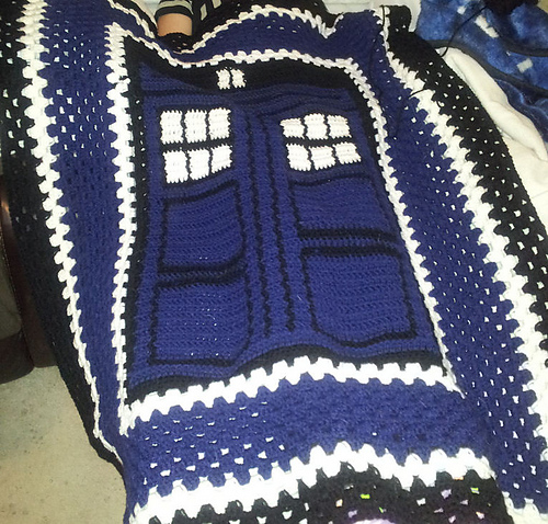 Ravelry: Mini Police Box pattern by Sandra Petit