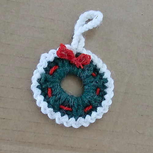 Ravelry: Christmas Wreath Ornaments pattern by Crochet Musings