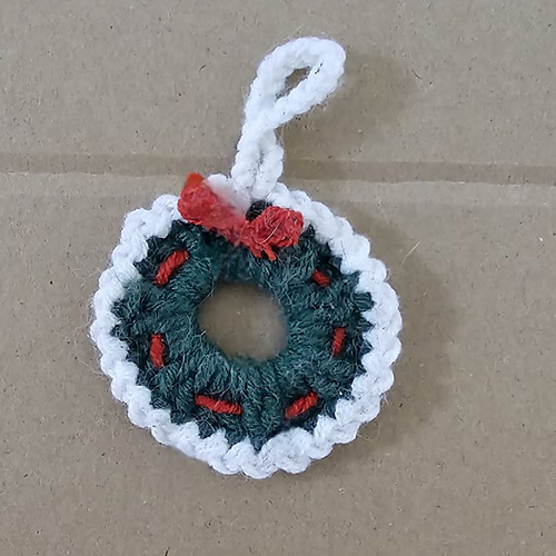 Ravelry: Christmas Wreath Ornaments pattern by Crochet Musings