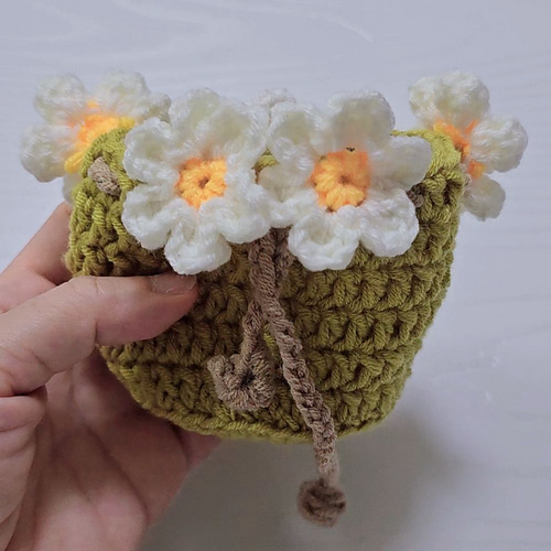 Ravelry: Flower Bouquet Drawstring Pouch pattern by Crochet Musings