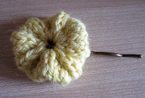Ravelry: Knit yo-yo tutorial pattern by Christabel Seneque