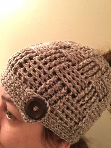 Ravelry: Fairfield Bun Beanie pattern by Cari Morehouse