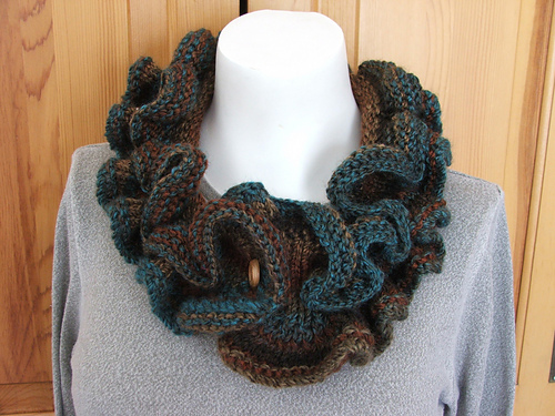 Ravelry: Double Ruffle-Edged Scarf pattern by Suzette Raugh