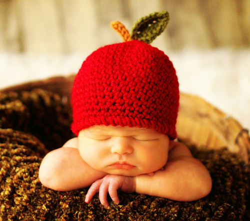 Ravelry: An Apple A Day Hat Beanie pattern by Jocelyn Sass