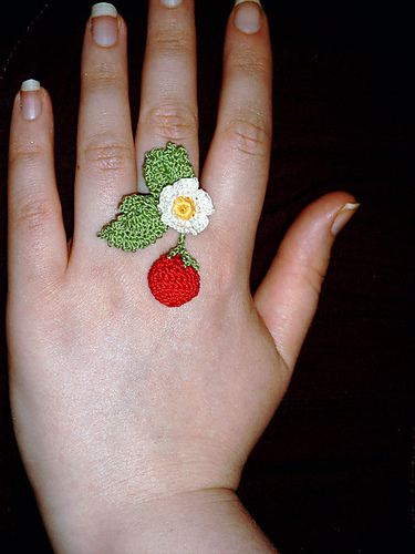 Ravelry: strawberry pin or ring pattern by Aurore Turcan