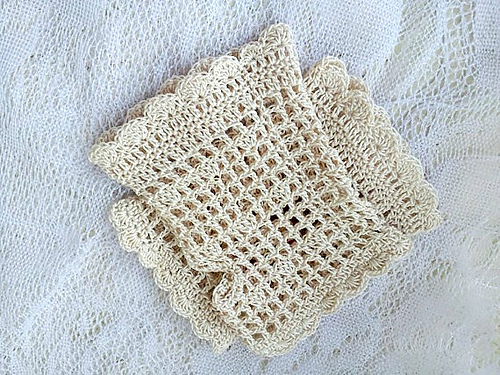 Ravelry: Dainty Fingerless Rosebud Gloves pattern by Cyndi Scofield