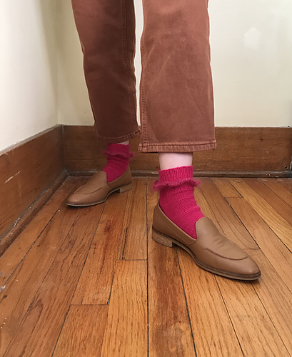 Ravelry: Soft Ruffle Socks pattern by Allison Schmidt