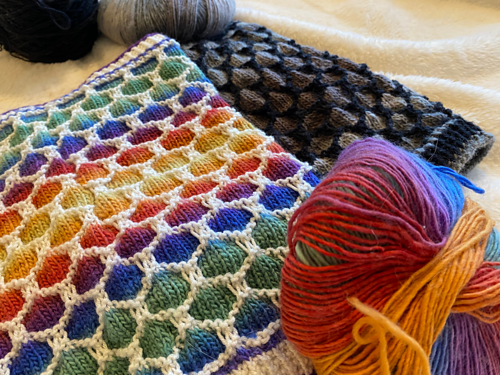 Ravelry: Honey I'm Home Honeycomb Cowl pattern by Daemon Knits