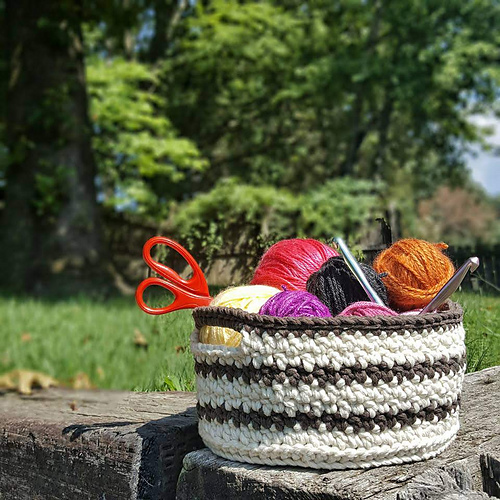 Ravelry: Heartmade Basket pattern by Daisy Pike