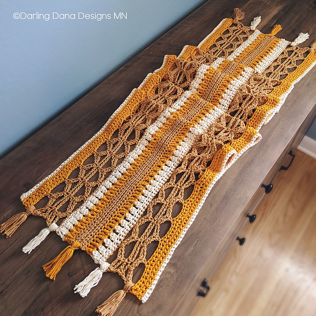 Ravelry: Autumn Lane Table Runner pattern by Dana Danielson