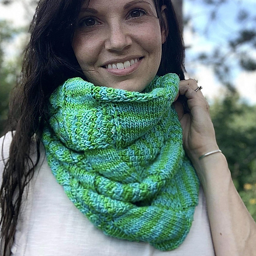 Ravelry: Heritage Cowl pattern by Sweet Pea and Sparrow