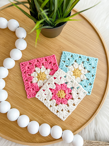 Ravelry: Daisy Granny Square pattern by Lauren Brown
