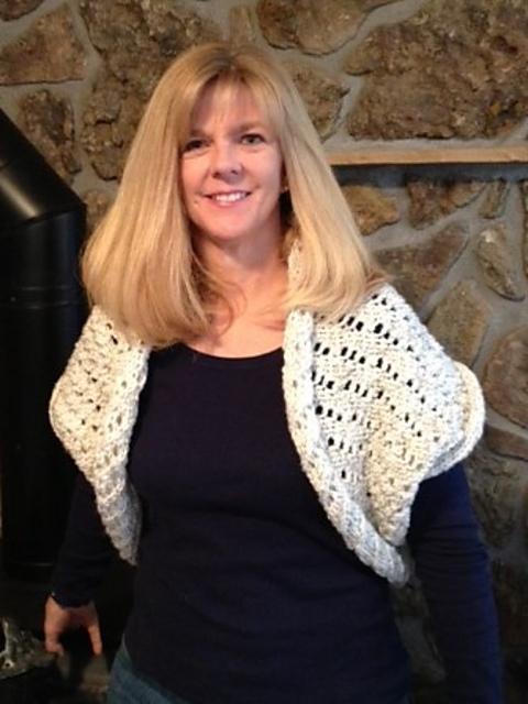 Ravelry: Shrug pattern by Dayna Scoles