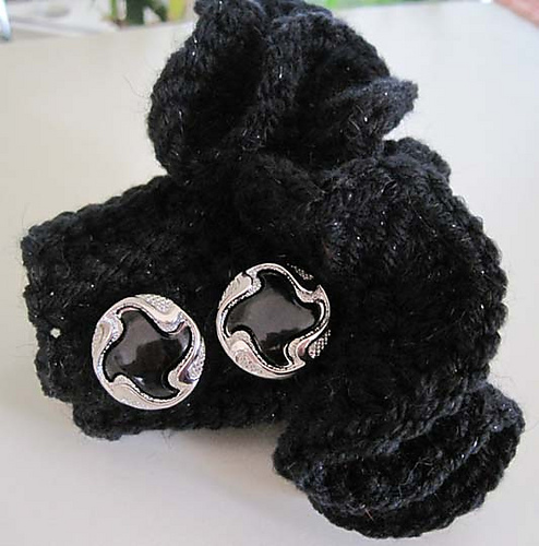 Ravelry: Chunky Ruffled Button Cuffs pattern by Kathy North