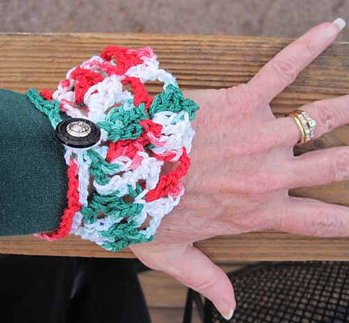 Ravelry: Christmas Capelet Cuff pattern by Kathy North