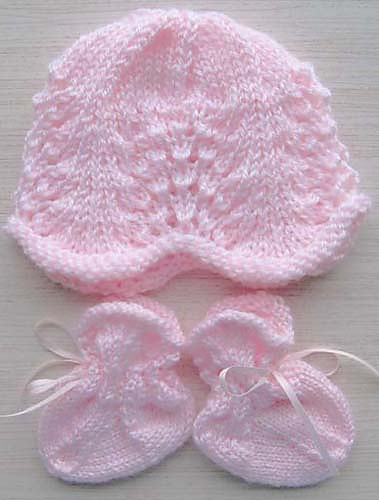 Ravelry: Scalloped Lace Baby Socks pattern by Kathy North