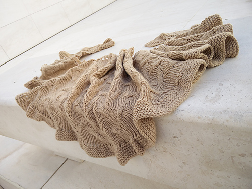 Ravelry: Crescent Sandstorm Shawl pattern by Paulina Obregón