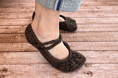 Ravelry: Criss Cross Slippers pattern by Deja Joy