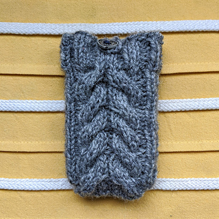 Ravelry: Cabled Freestyle Libre Reader Case pattern by Adela Reid