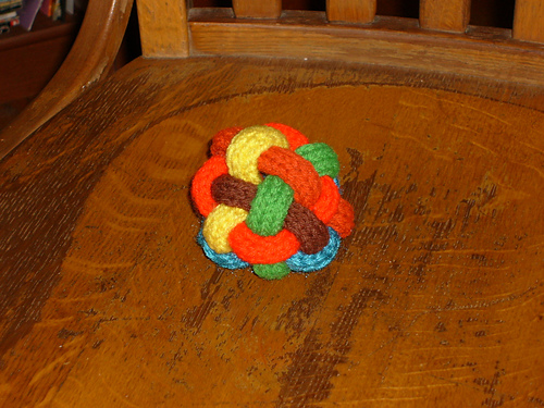 Ravelry: Gevlochten Bal / Braided Ball pattern by Marleen Hartog