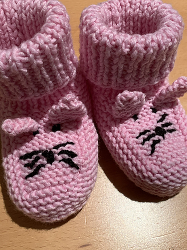 Ravelry: 0-634 Bunny Toes pattern by DROPS design