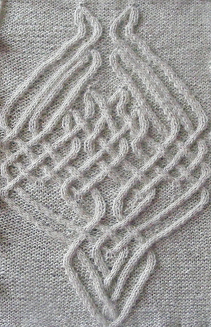 Ravelry: Celtic Motif (knot #440) pattern by Devorgilla's Knitting (sometimes...)