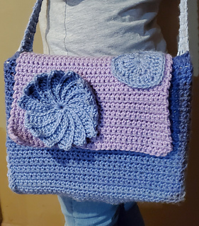 Ravelry: One Piece Messenger Bag pattern by Dezarei S.