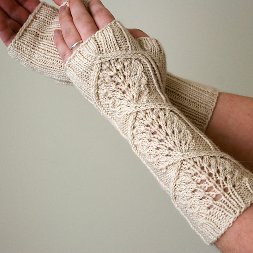 Ravelry: Piuma pattern by Heather Zoppetti