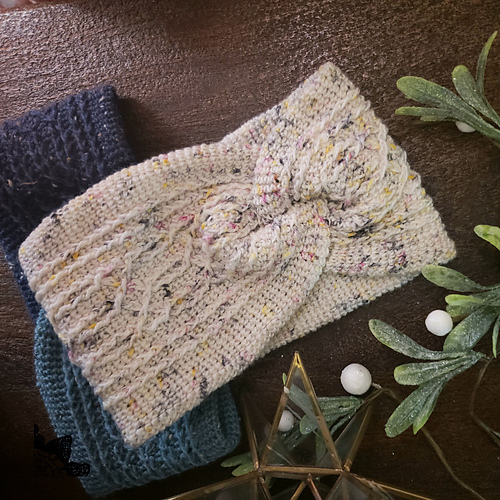 Ravelry: Pemberley Earwarmer pattern by Julia Schwartz