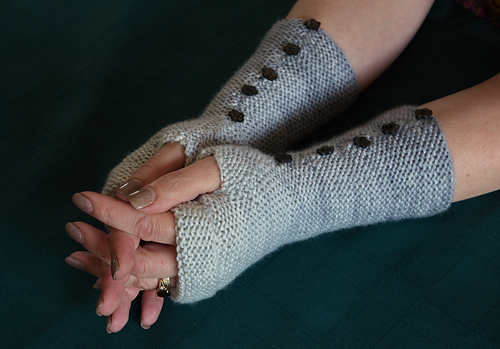 Ravelry: Garter gauntlets pattern by Susan Distel