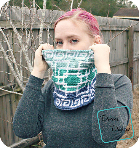 Ravelry: Natalie Cowl pattern by Divine Debris