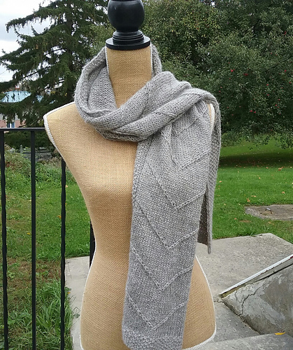 Ravelry: Arrow Scarf pattern by Anne Robinson