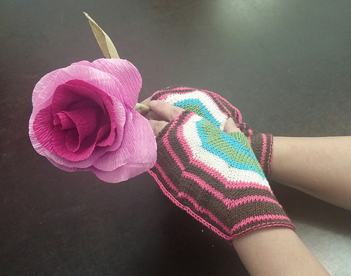 Ravelry: Fractured Circle Mitts pattern by Andy Mordoh