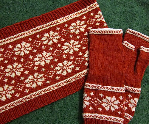 Ravelry: Jhaampe Cowl pattern by Elizabeth Ravenwood