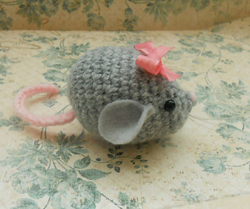 Ravelry: Grey Mouse pattern by Miss Dolkapots