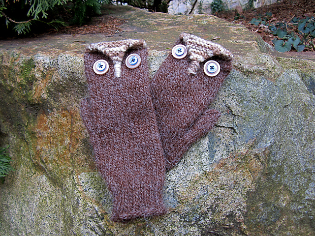 Ravelry: domestitch's Hoot Mittens