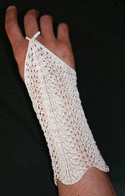 Ravelry: Kunststrick Armstulpen pattern by Dominique Hess