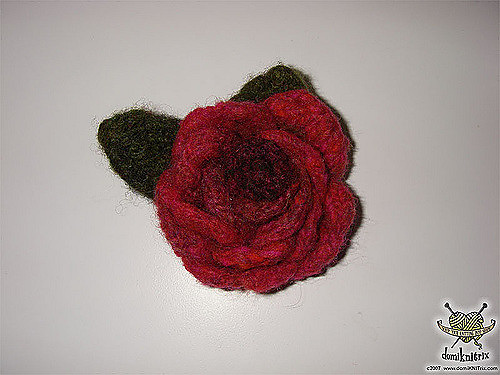 Ravelry: Flower Pins pattern by Jennifer Stafford