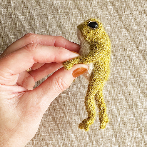 Ravelry: Toad pattern by Claire Garland