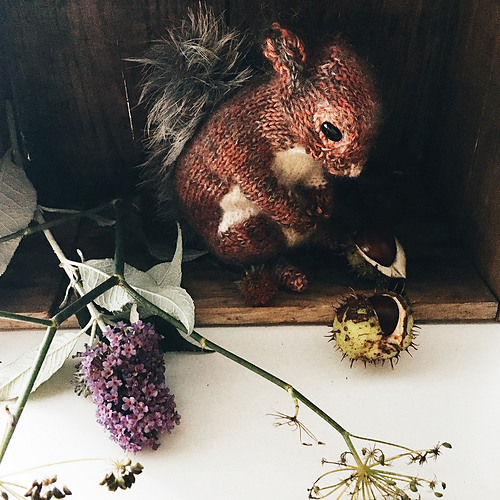 Ravelry: Red Squirrel pattern by Claire Garland
