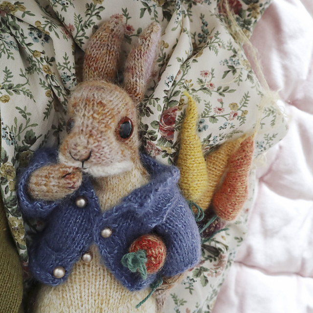 Ravelry: Rabbit and carrots pattern by Claire Garland