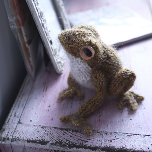 Ravelry: Frog pattern by Claire Garland
