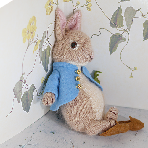 Ravelry: Peter Rabbit pattern by Claire Garland