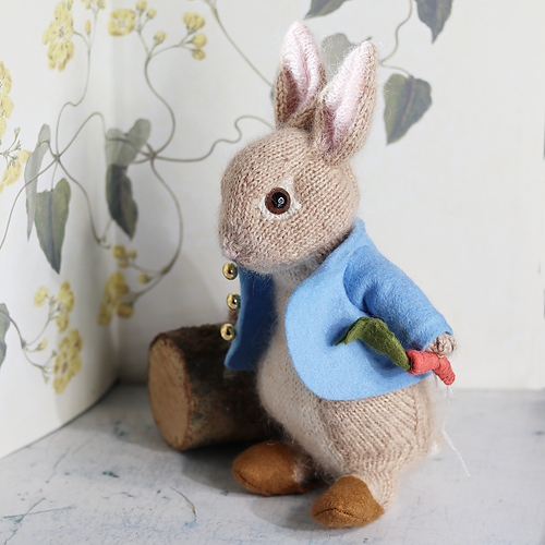 Ravelry: Peter Rabbit pattern by Claire Garland