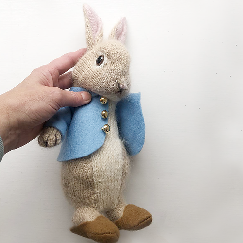 Ravelry: Peter Rabbit pattern by Claire Garland