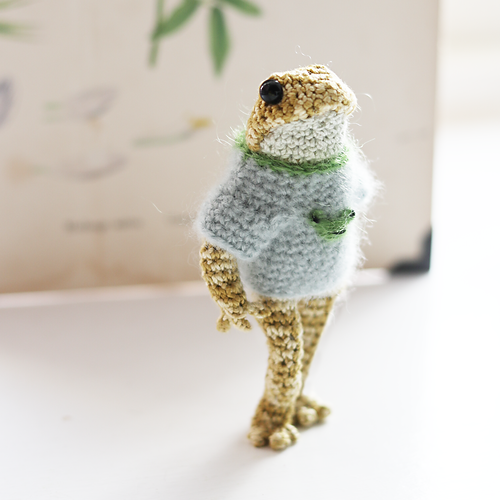 Ravelry: Crocheted Frog pattern by Claire Garland