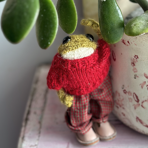 Ravelry: Crocheted Toad pattern by Claire Garland