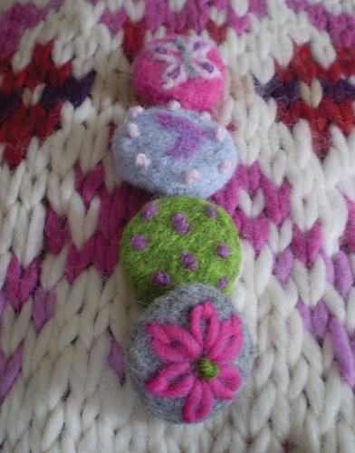 Ravelry: tiny felty badges pattern by Claire Garland