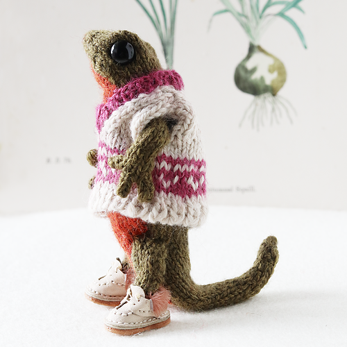 Ravelry: Newt pattern by Claire Garland